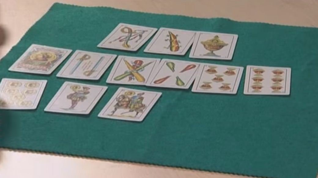 Le "mus", jeu de cartes traditionnel basque, a son championnat du monde ...