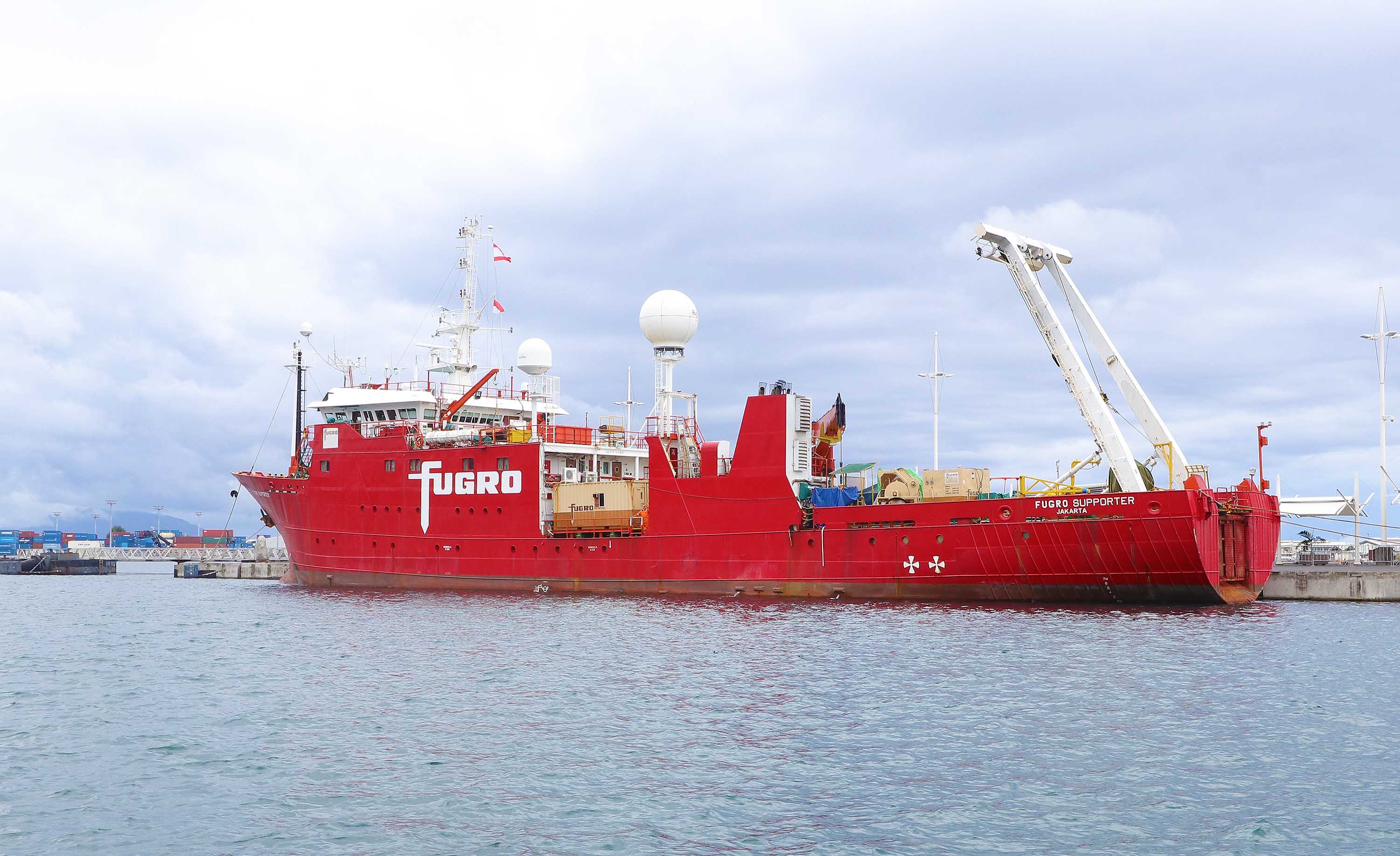 Câble Natitua : visite du navire Fugro supporter