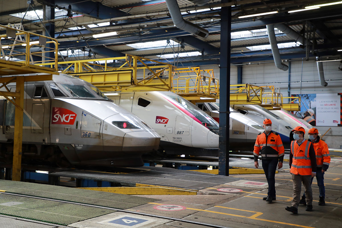 Le gouvernement promet d'aider la SNCF "à hauteur de plusieurs milliards d'euros"