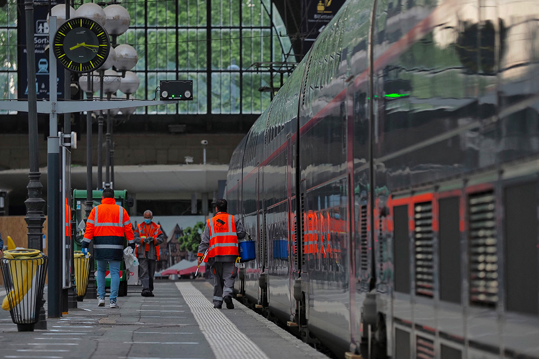 Nord: une adolescente meurt percutée par un TGV dans une gare