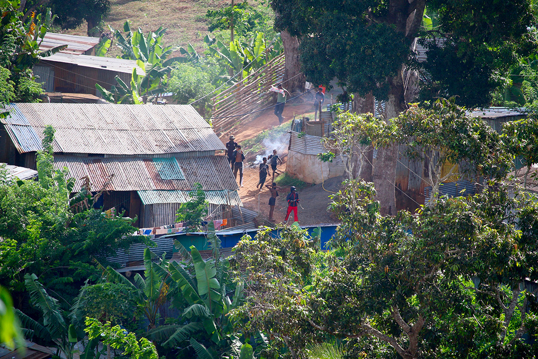 A Mayotte, le Raid essuie des "caillassages"