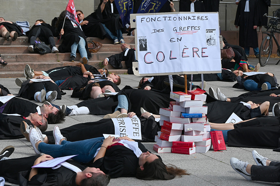 "Invisibles de la justice": les greffiers "en colère" sont en grève nationale